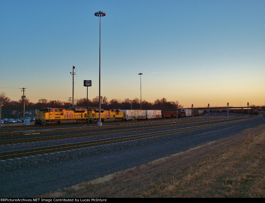 UP 8847 westbound UP manifest train